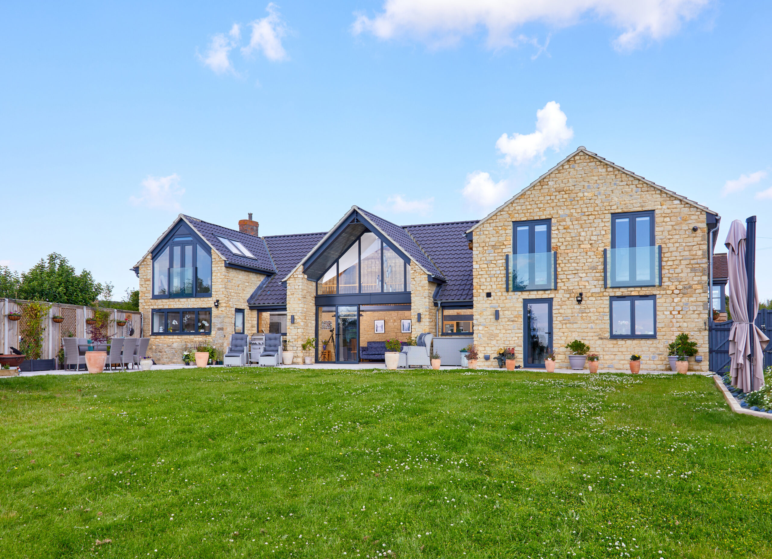 An elegant, reimagined family home in Northamptonshire - Schüco UK ...